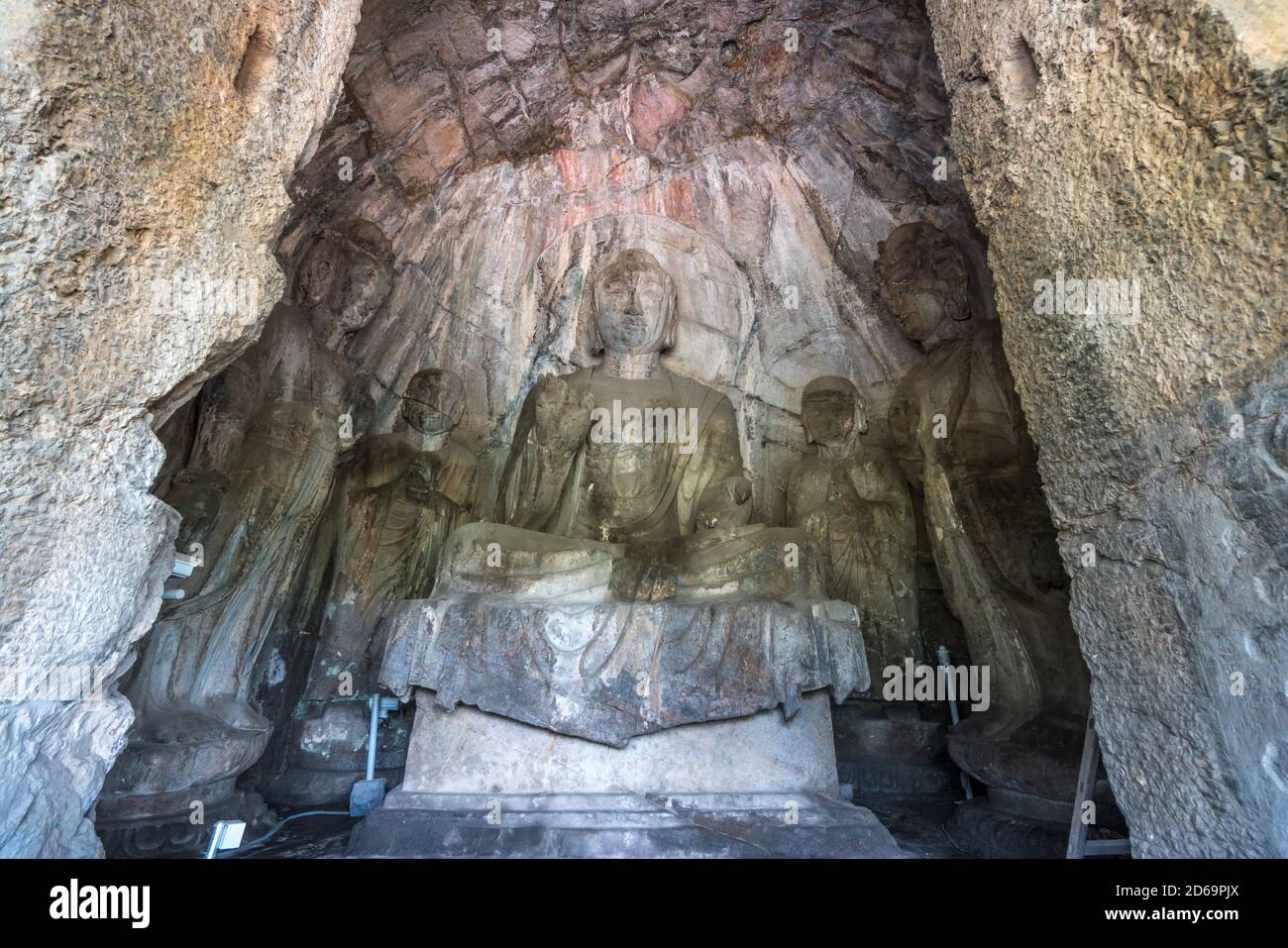 Longmen grotto china hi-res stock photography and images - Alamy