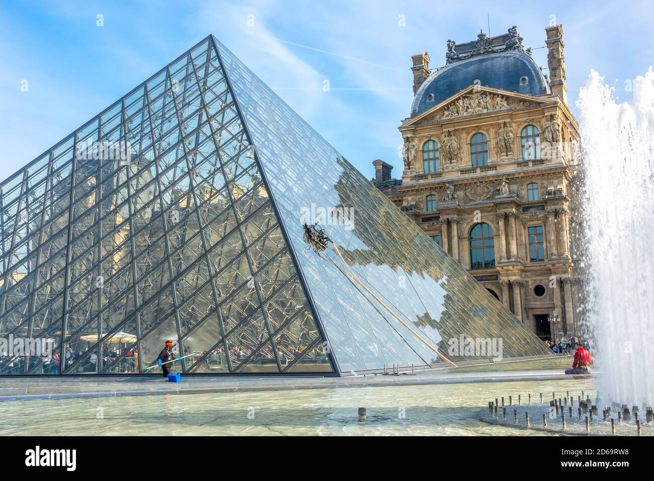 The pyramid fountain hi-res stock photography and images - Alamy