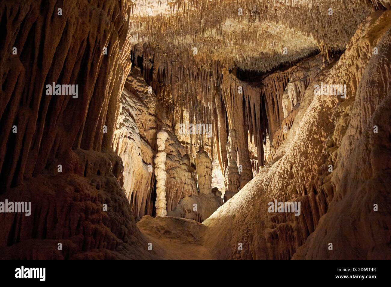 Stalactites stalagmites hi-res stock photography and images - Alamy