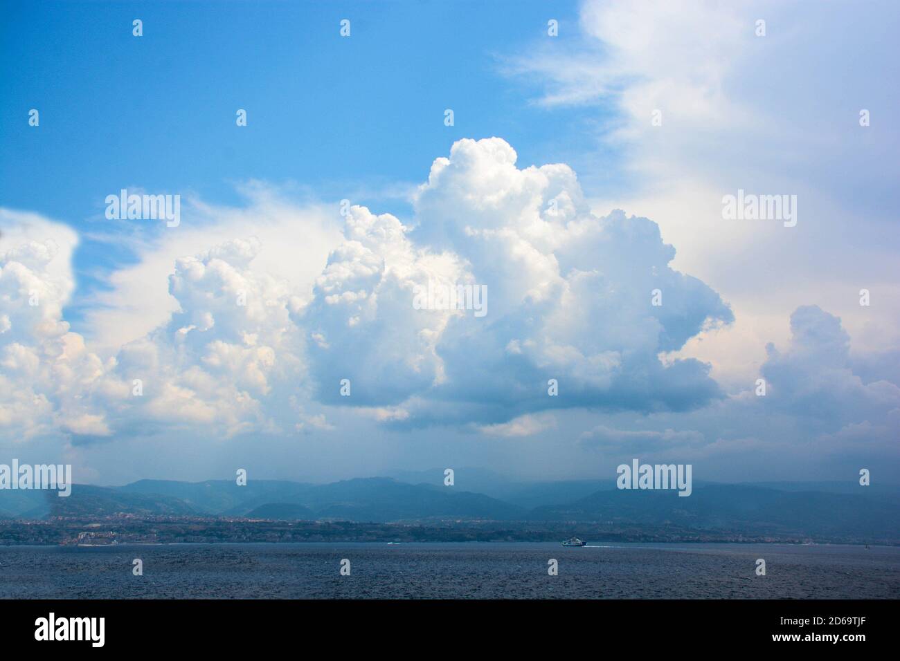 Bright light and heaven hi-res stock photography and images - Alamy