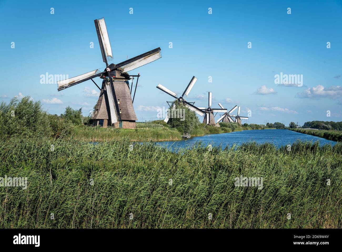 Beautiful dutch windmill landscape at Kinderdijk in the Netherlands a ...