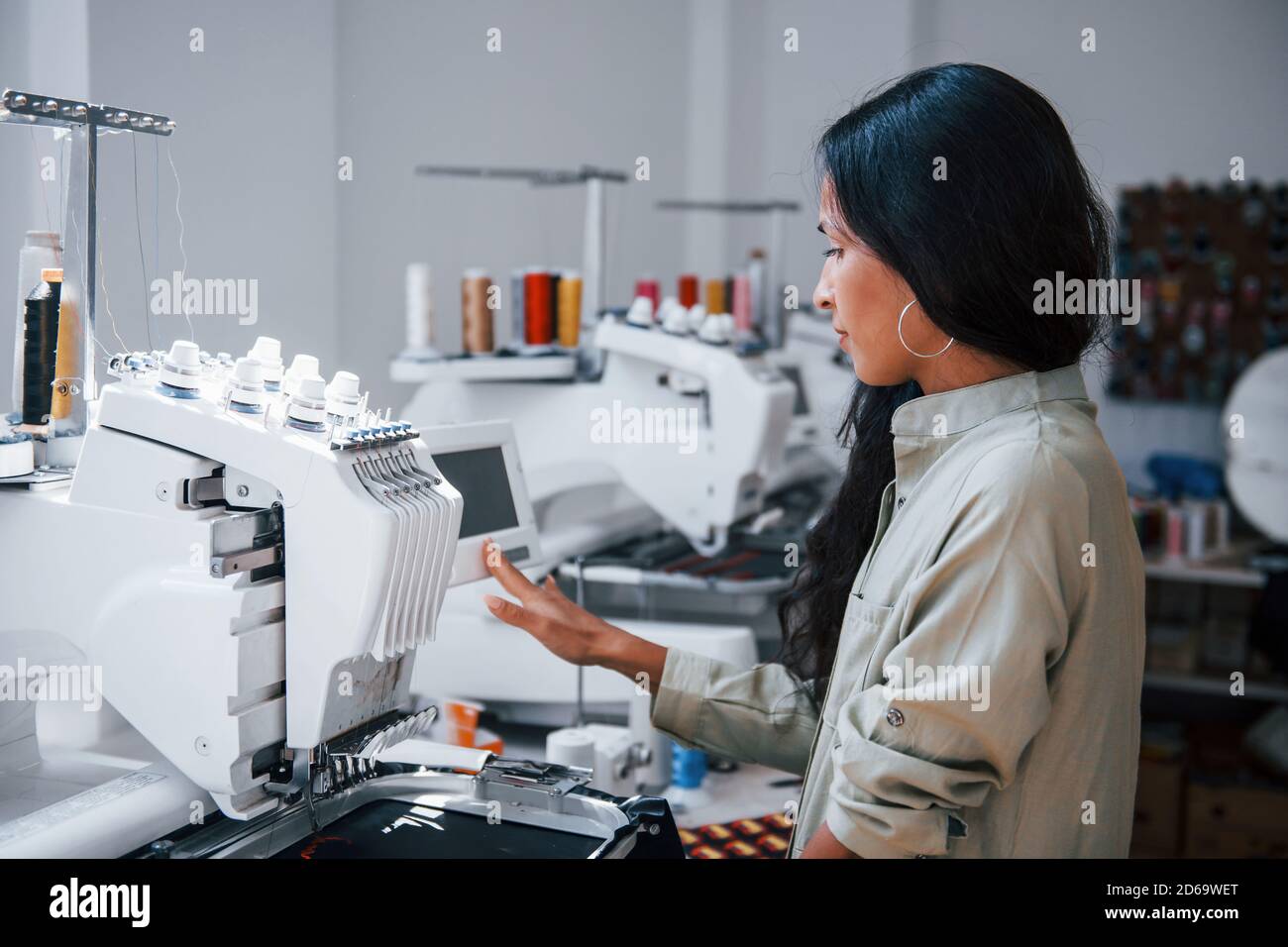Girl background sewing machine hi-res stock photography and images - Alamy