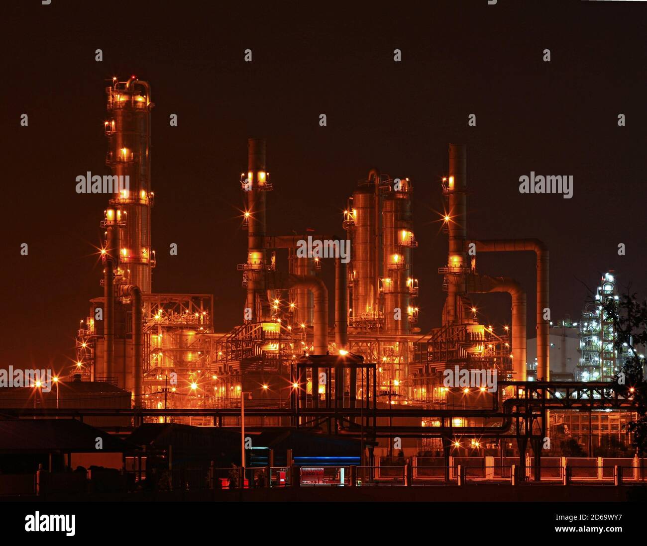 Petroleum processing work hi-res stock photography and images - Alamy