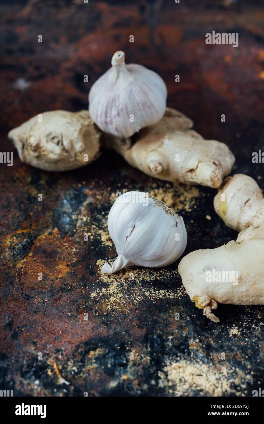 Ginger root and garlic on black rustic surface Stock Photo - Alamy