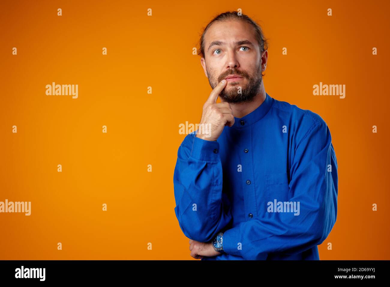 Confused bearded young man thinking about something Stock Photo - Alamy
