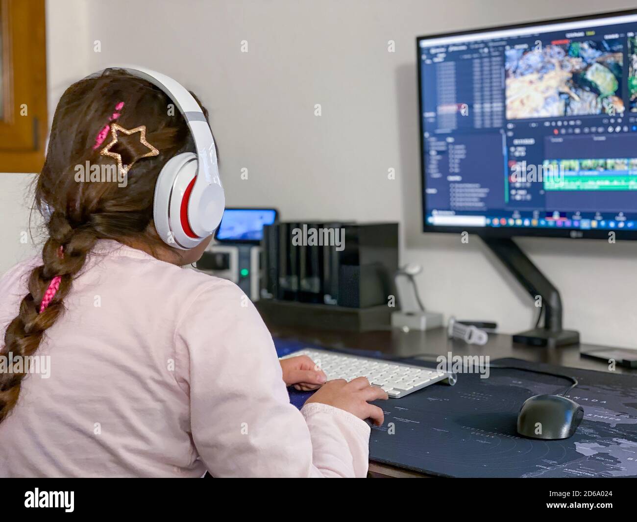 Youtuber pc hi-res stock photography and images - Alamy