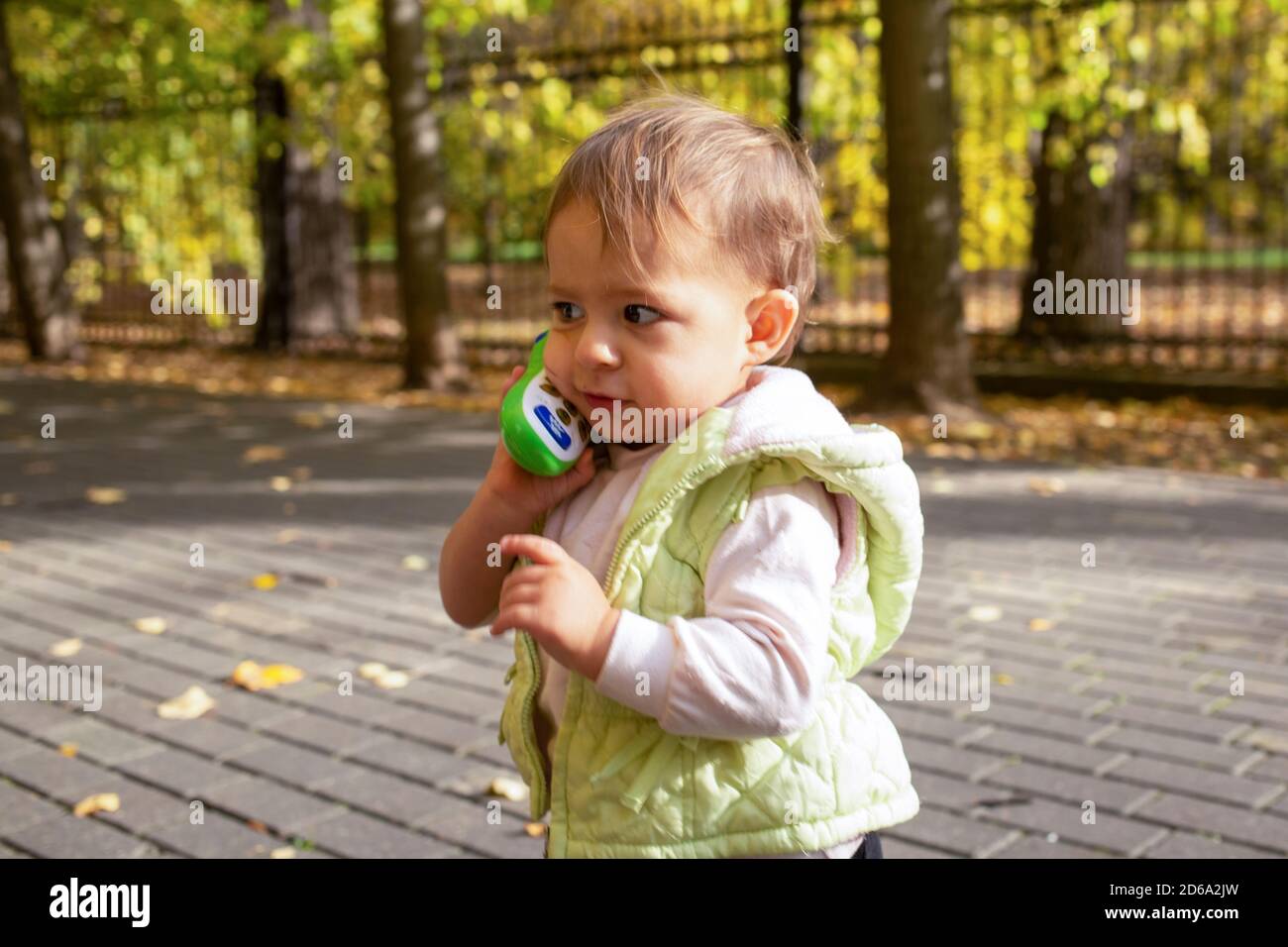Talking to a toddler hi-res stock photography and images - Alamy