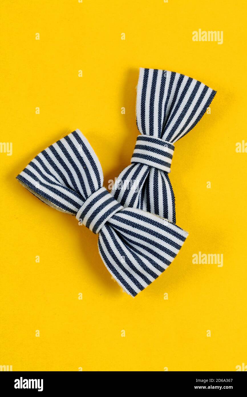 Tie the yellow ribbon hi-res stock photography and images - Alamy