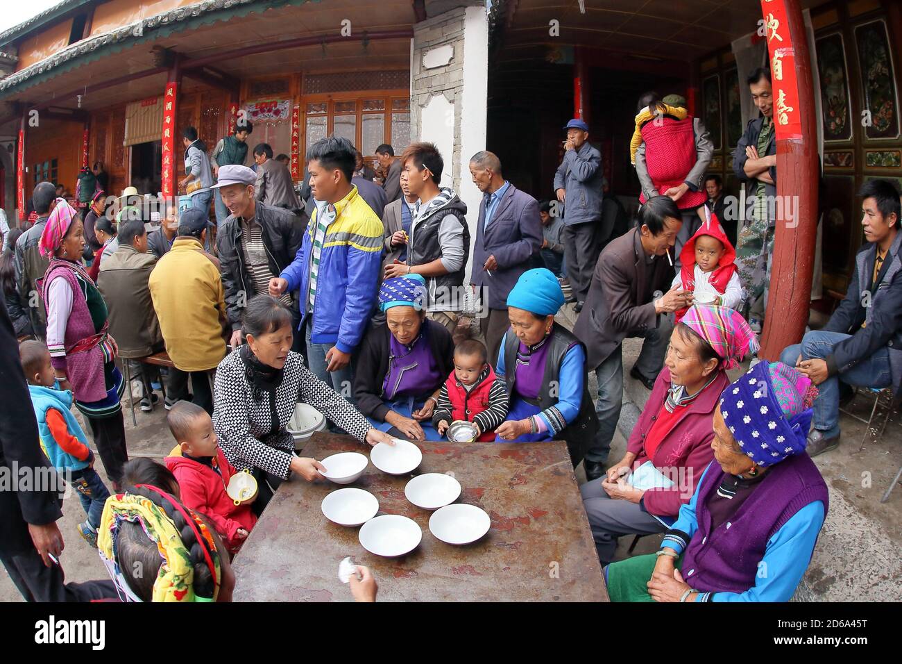 Village gathering place hi-res stock photography and images - Alamy