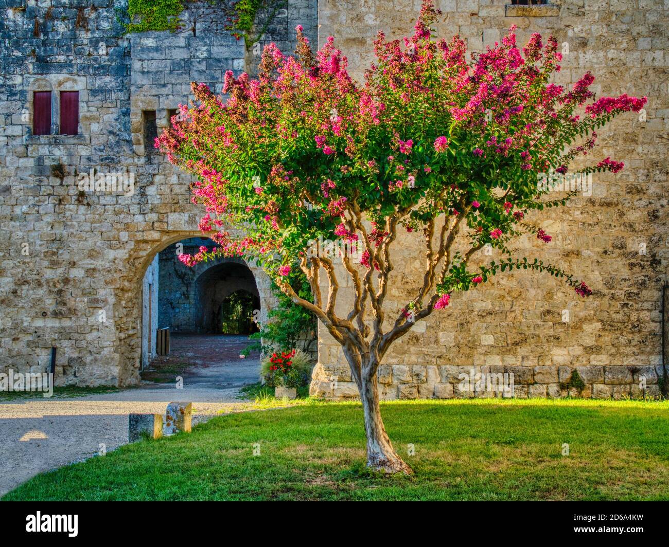 Eymet village hi-res stock photography and images - Alamy