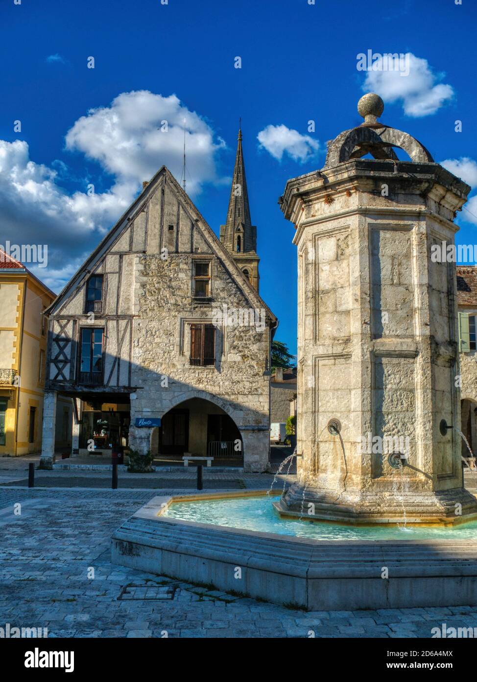 Eymet dordogne france bastide hi-res stock photography and images - Alamy