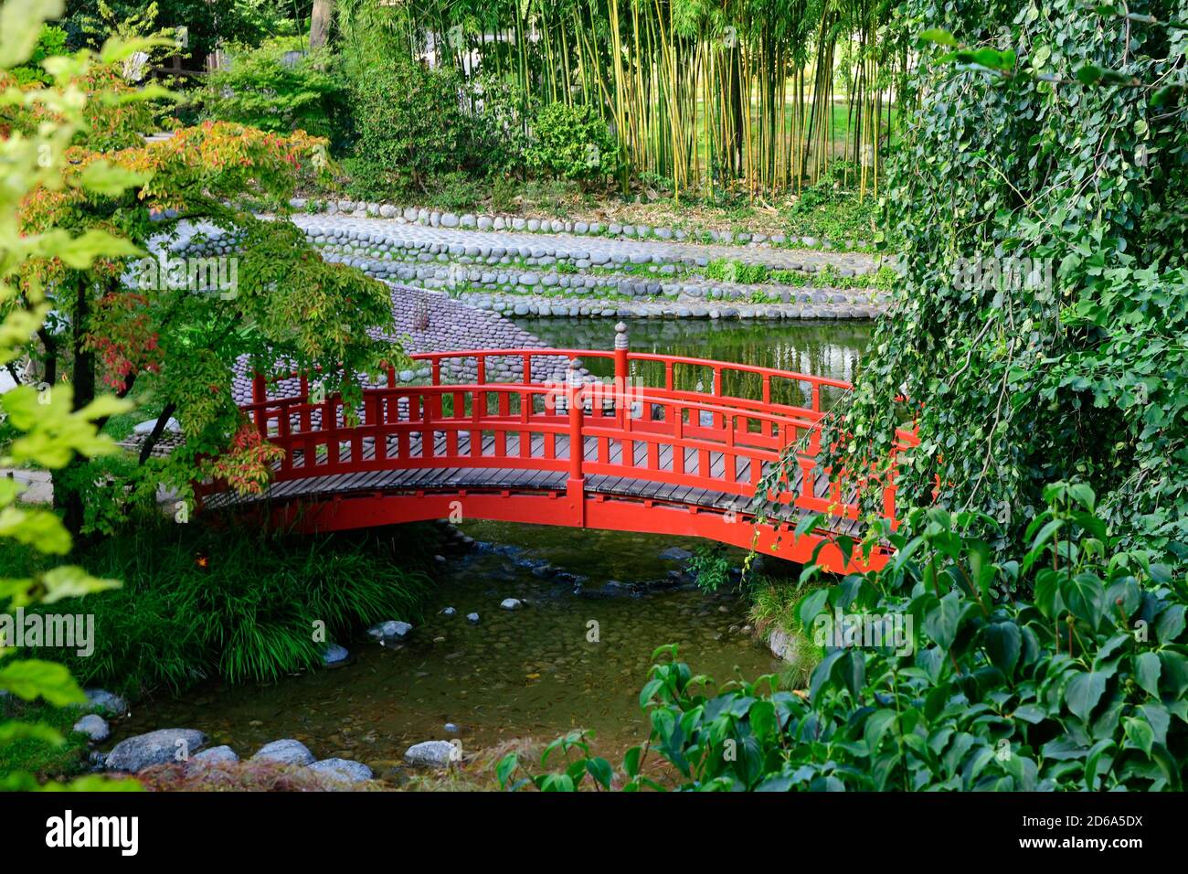 Japanese wooden bridge hi-res stock photography and images - Alamy