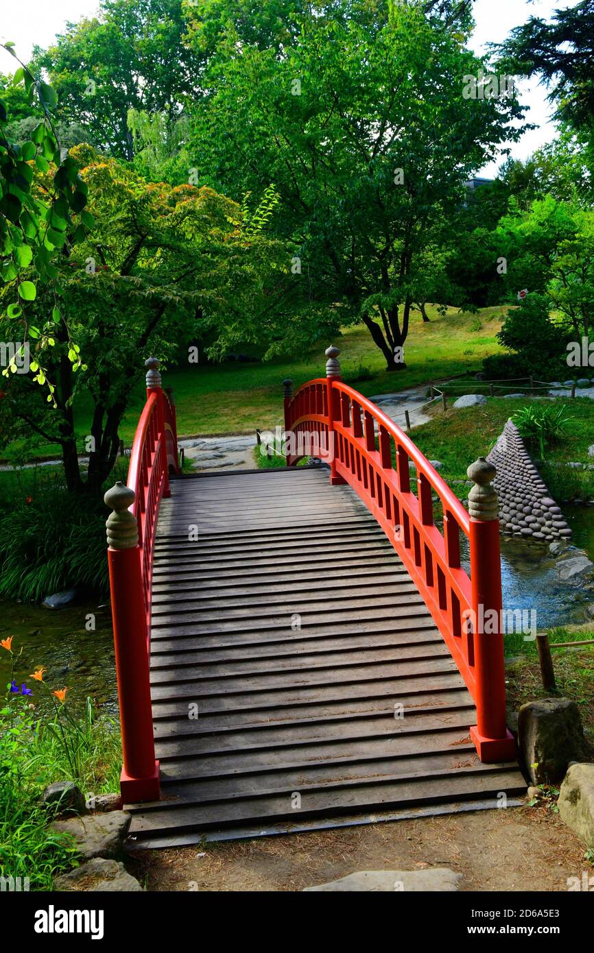 Japanese wooden bridge hi-res stock photography and images - Alamy