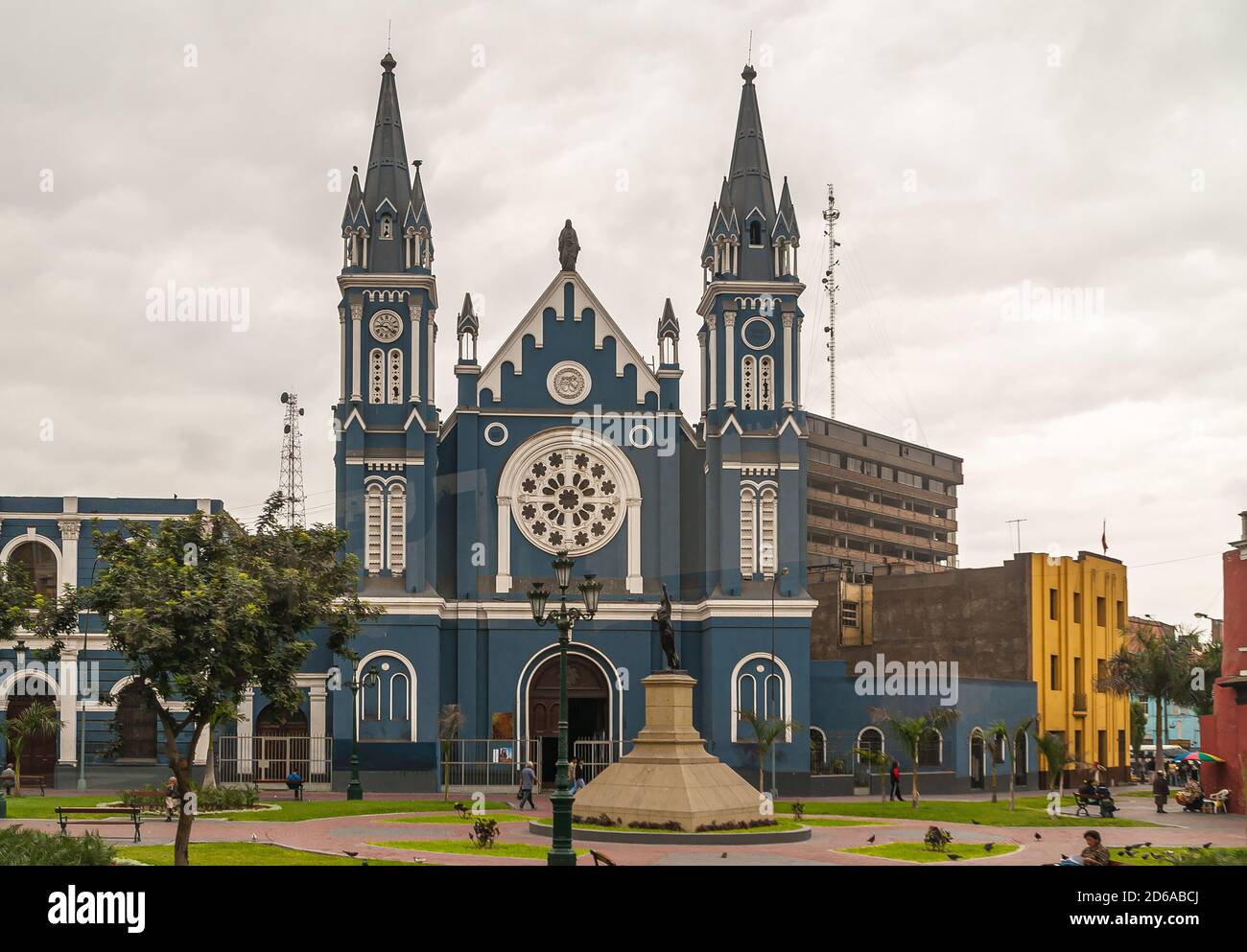 Duo twin towers hi-res stock photography and images - Alamy