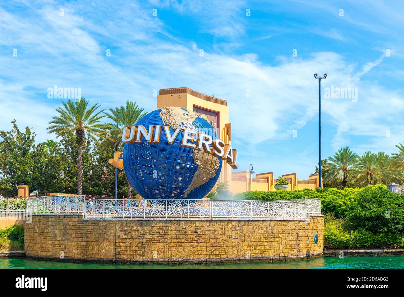 Universal studios logo globe hi-res stock photography and images - Alamy