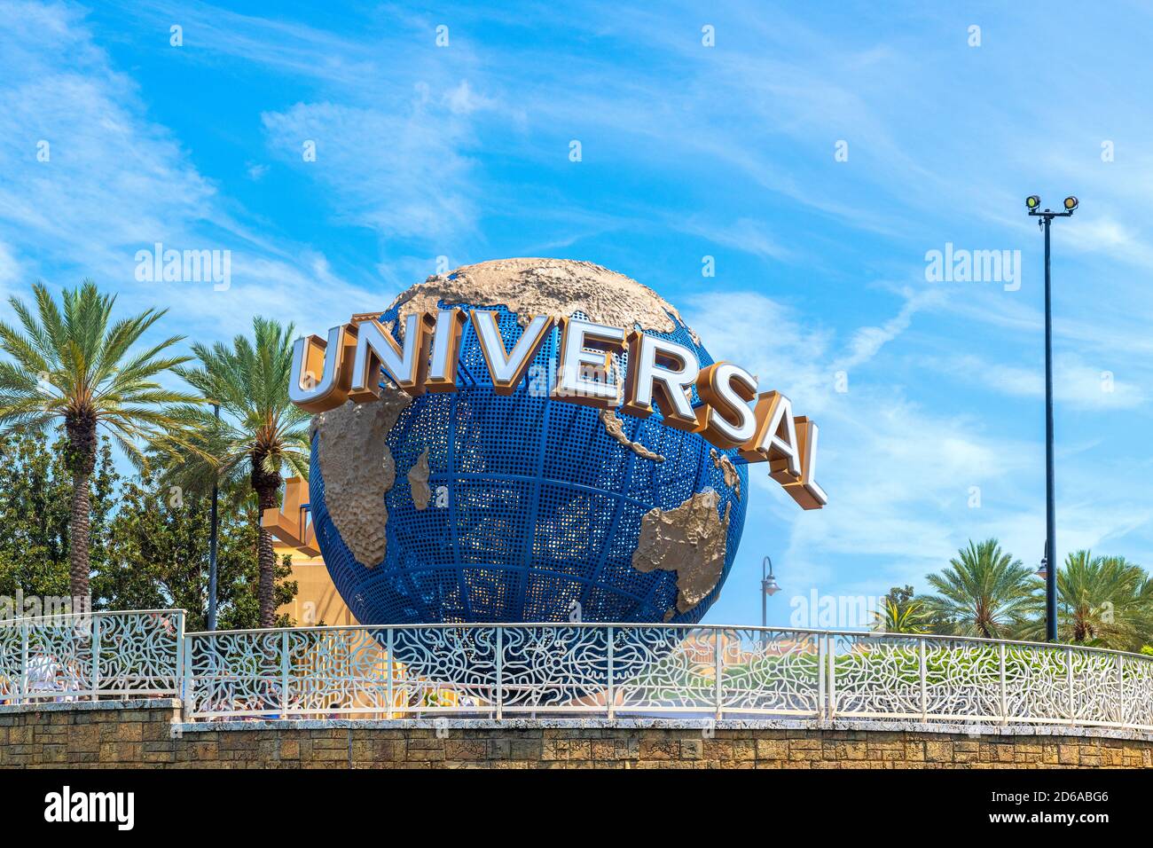 Universal studios logo globe hi-res stock photography and images - Alamy