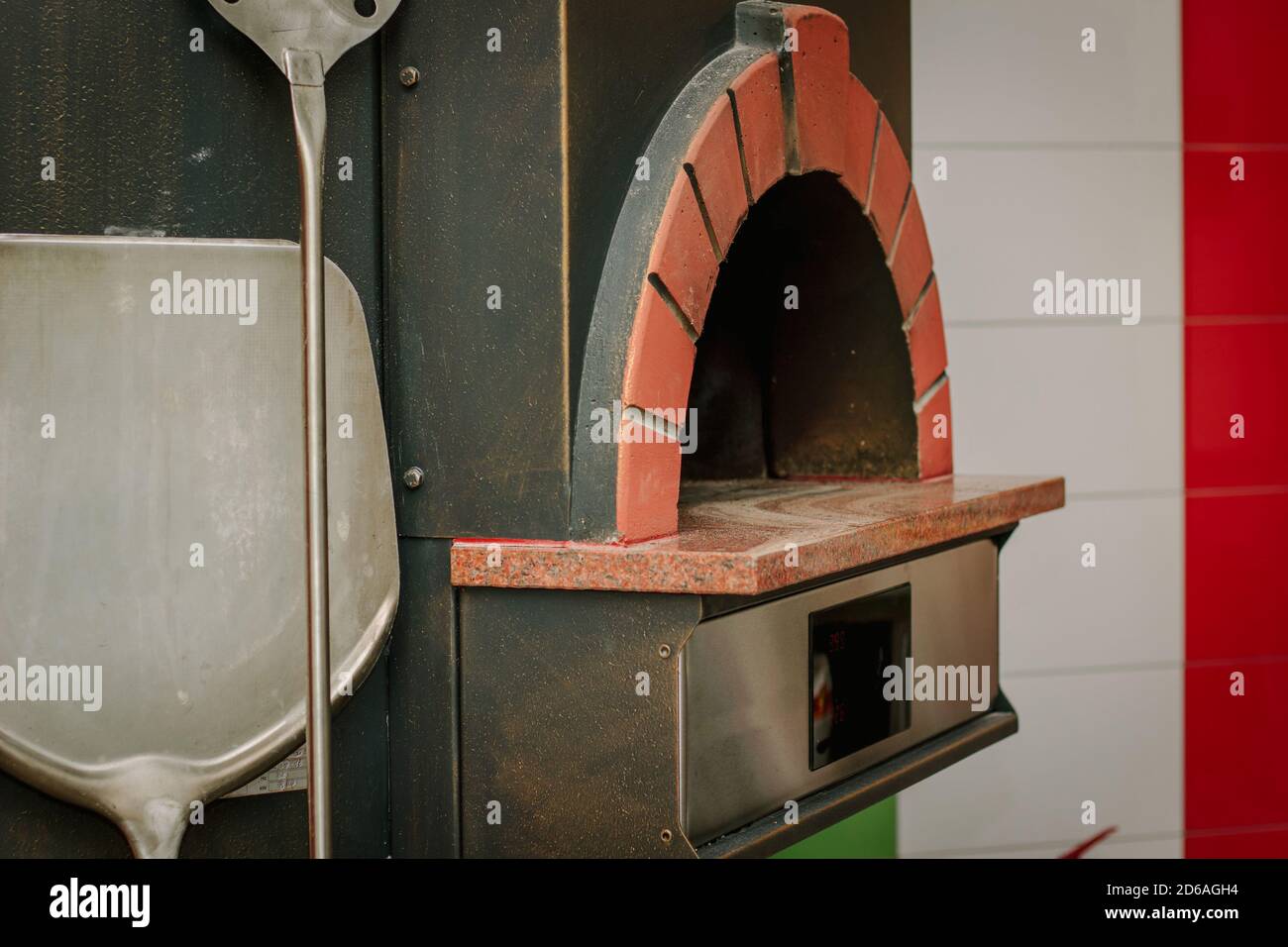 Traditional pizza oven in a italian restaurant Stock Photo - Alamy