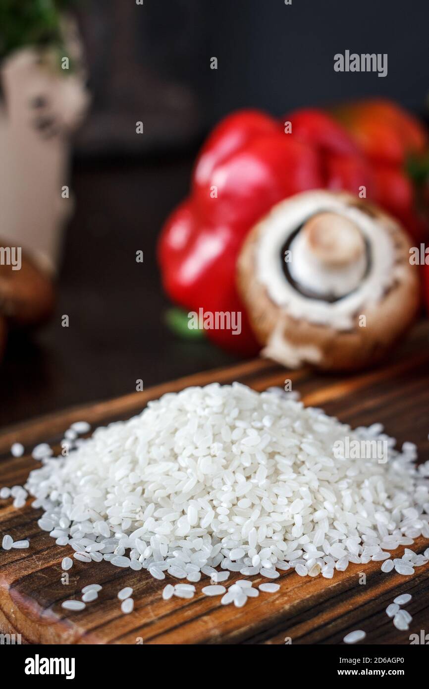 Bunch of rice on a wooden kitchen board Stock Photo - Alamy