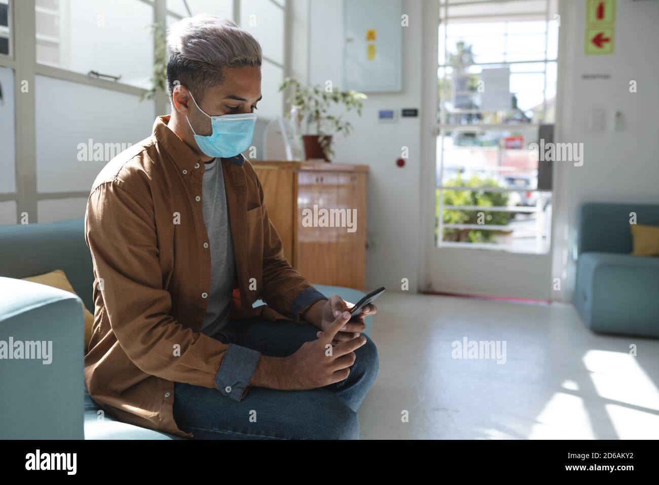 Man using mask protection hi-res stock photography and images - Alamy