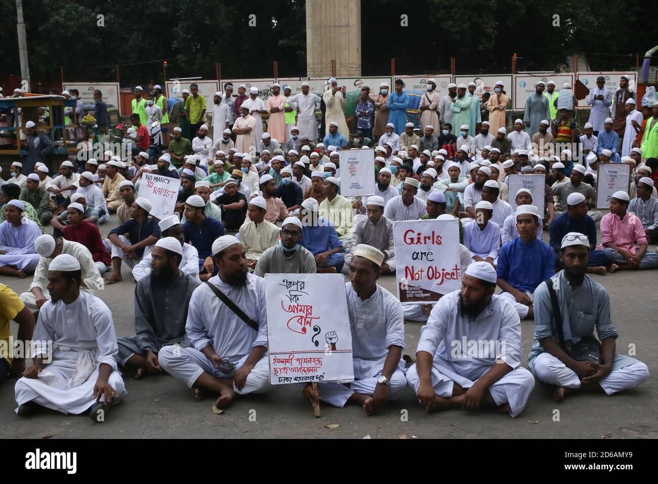 Dhaka, Dhaka, Bangladesh. 15th Oct, 2020. Hundreds of madrassa students ...