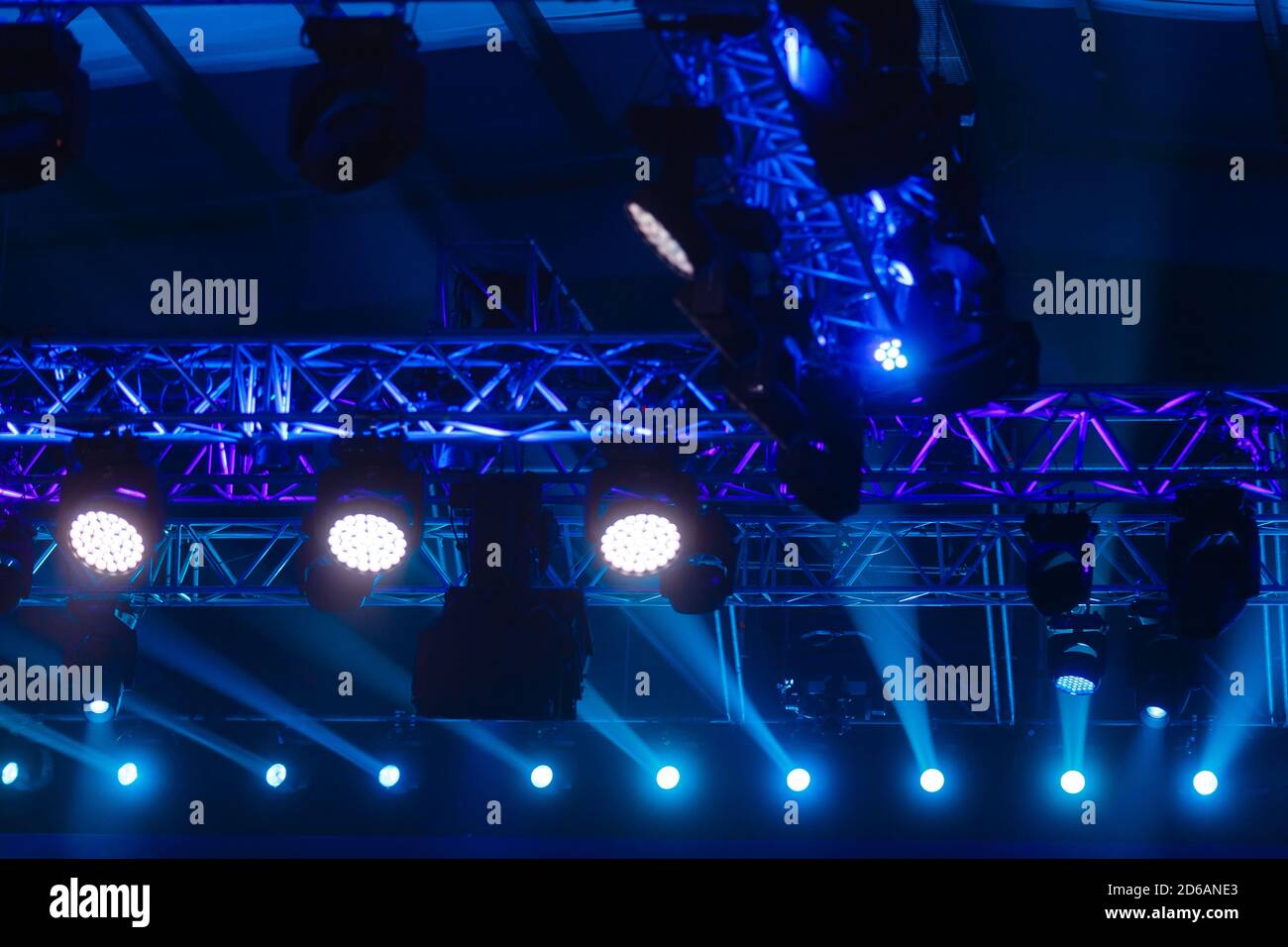 A bright light in front of a stage Stock Photo - Alamy
