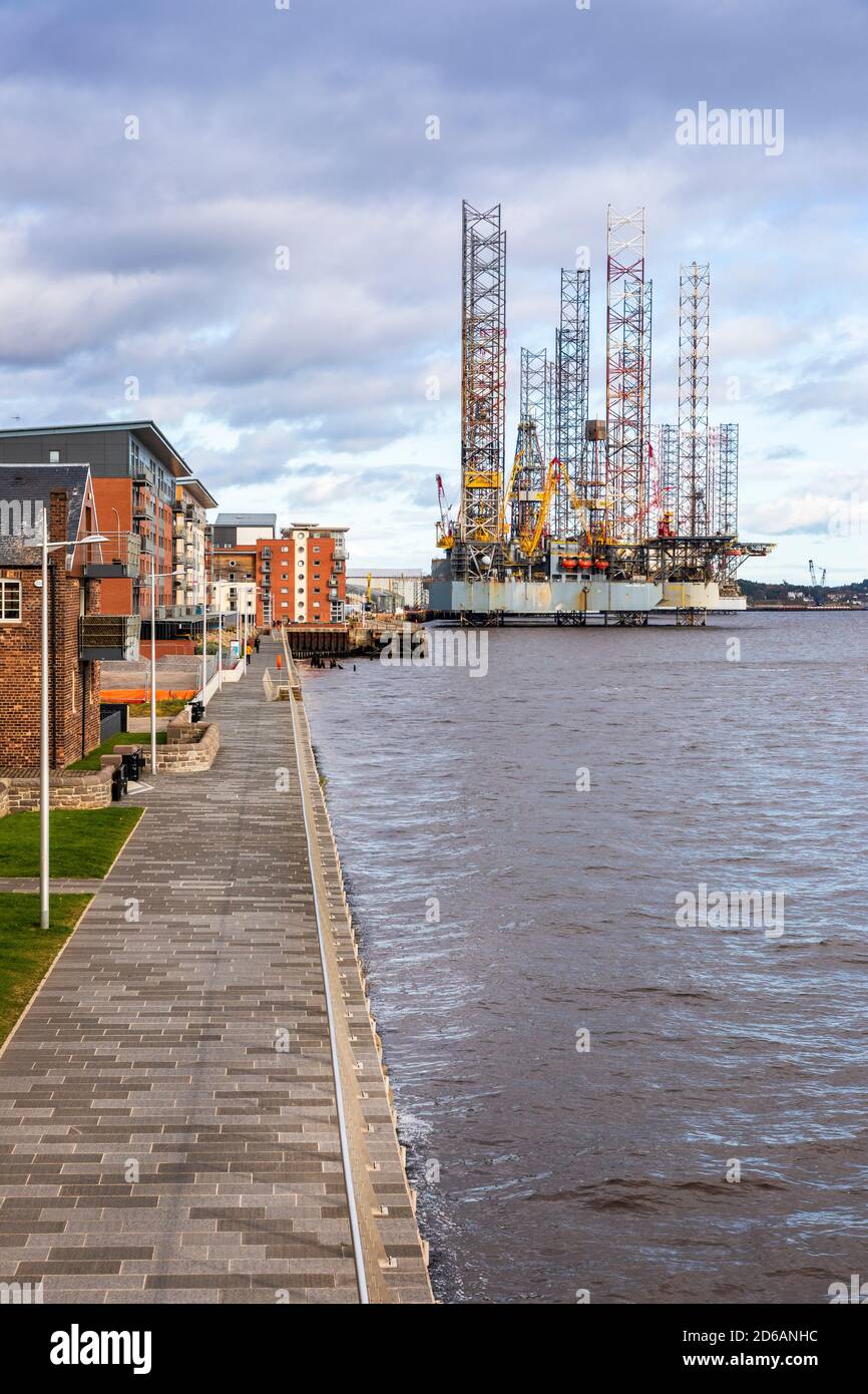Valaris gorilla v11 oil rig hi-res stock photography and images - Alamy