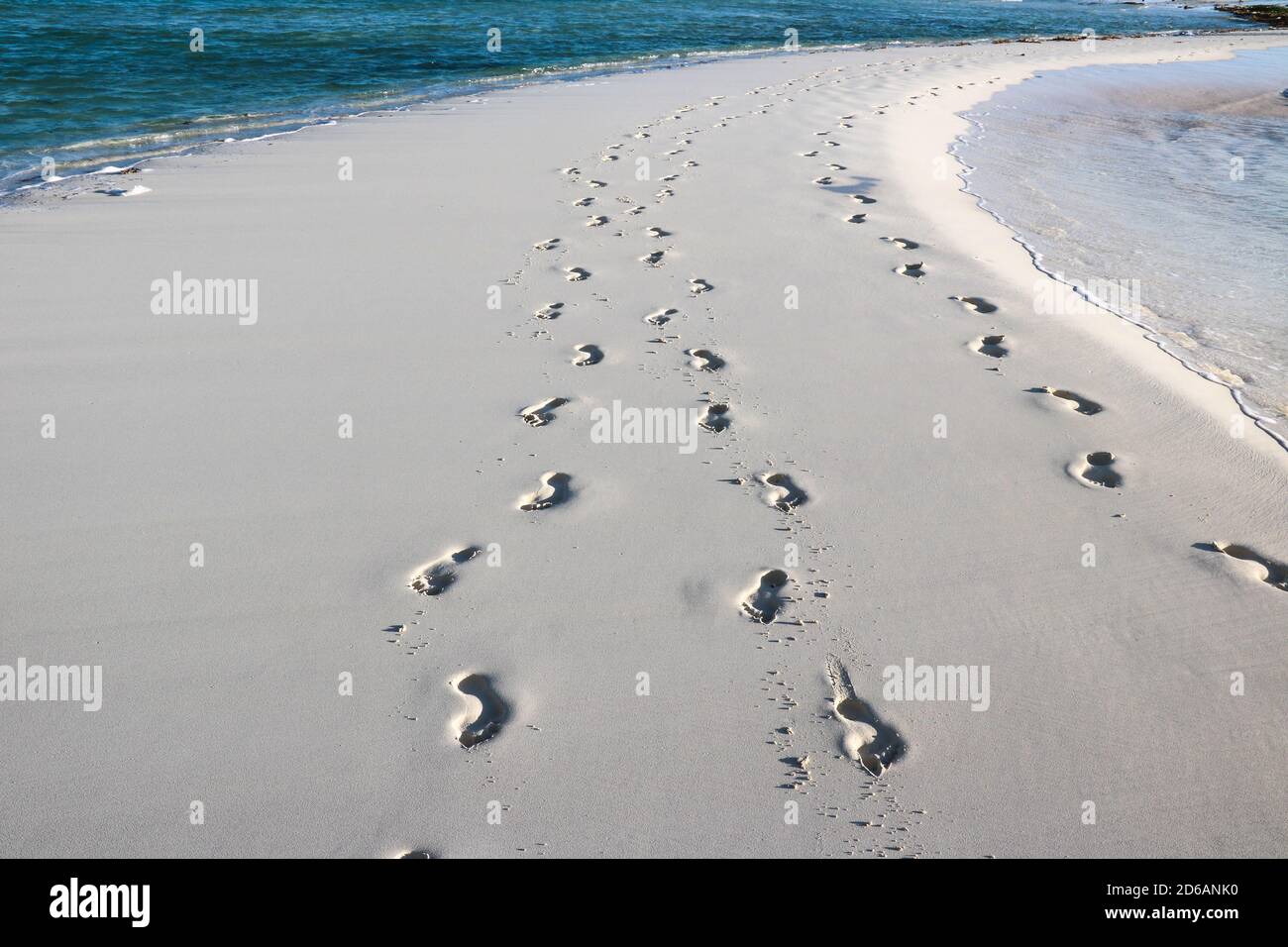 Footprint images on sand hi-res stock photography and images - Alamy