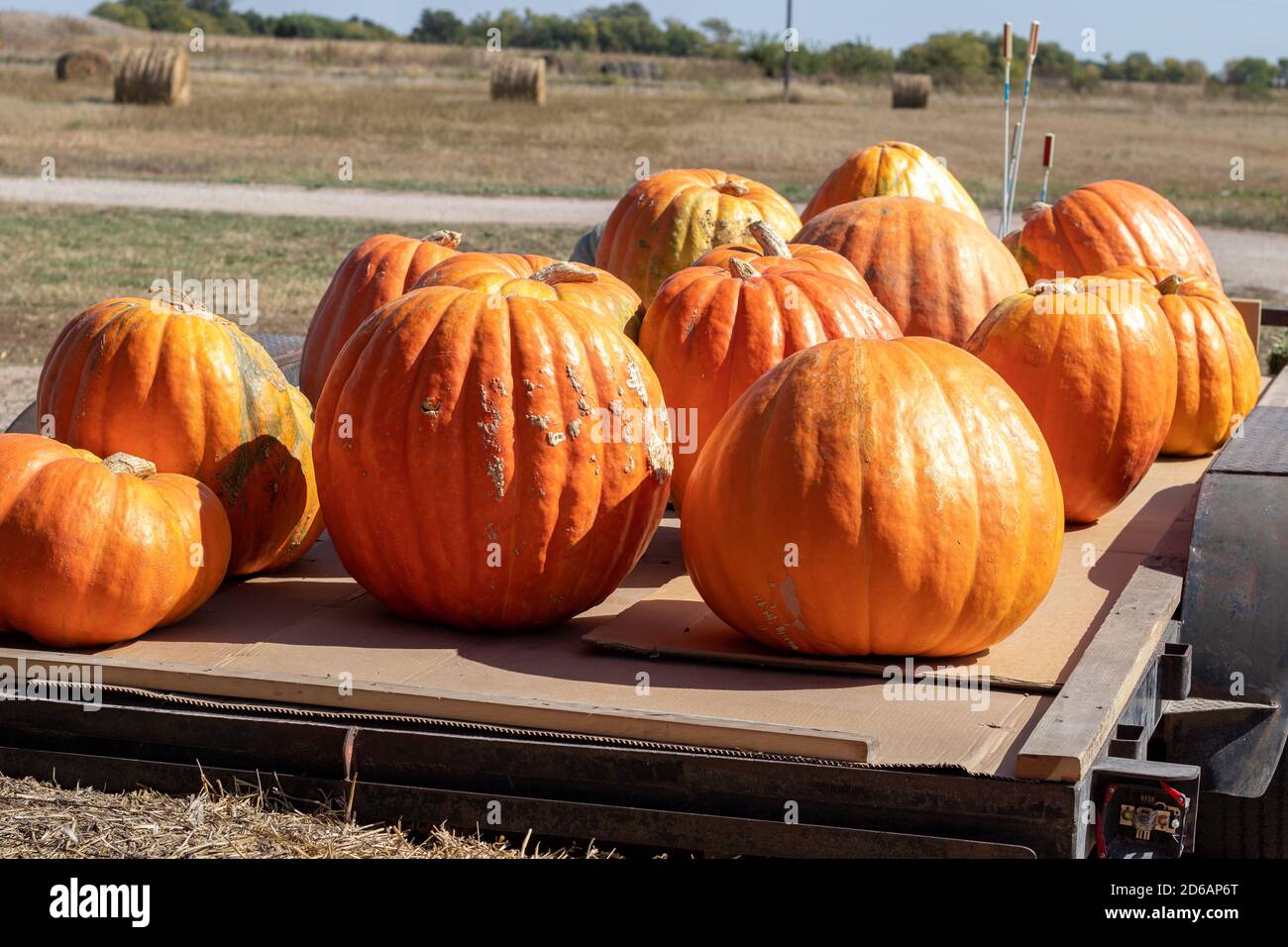 Flat bed trailer hi-res stock photography and images - Alamy