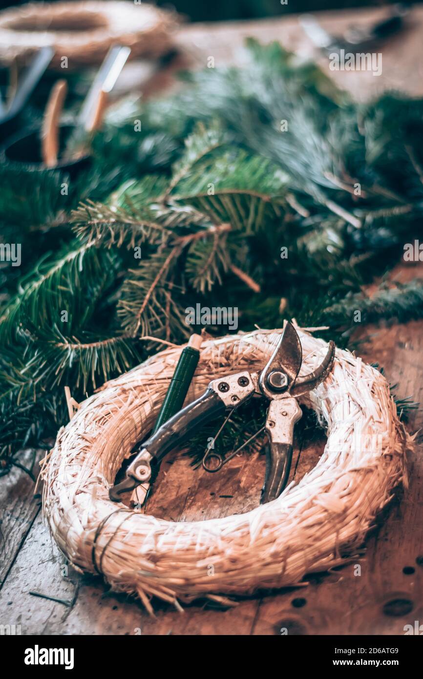 Twig wreath base hi-res stock photography and images - Alamy