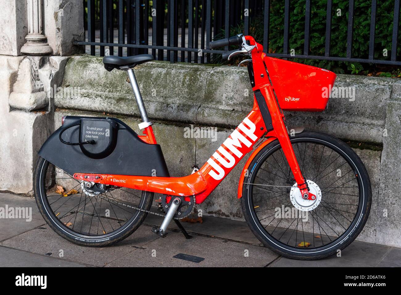 A Jump dockless electric bicycle hire cycle seen in London Stock Photo ...