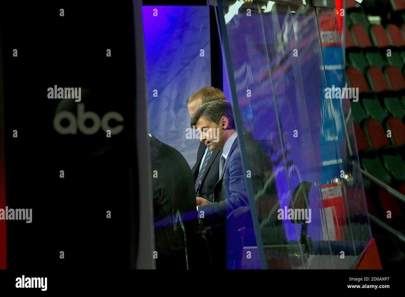 Abc television studio set hi-res stock photography and images - Alamy