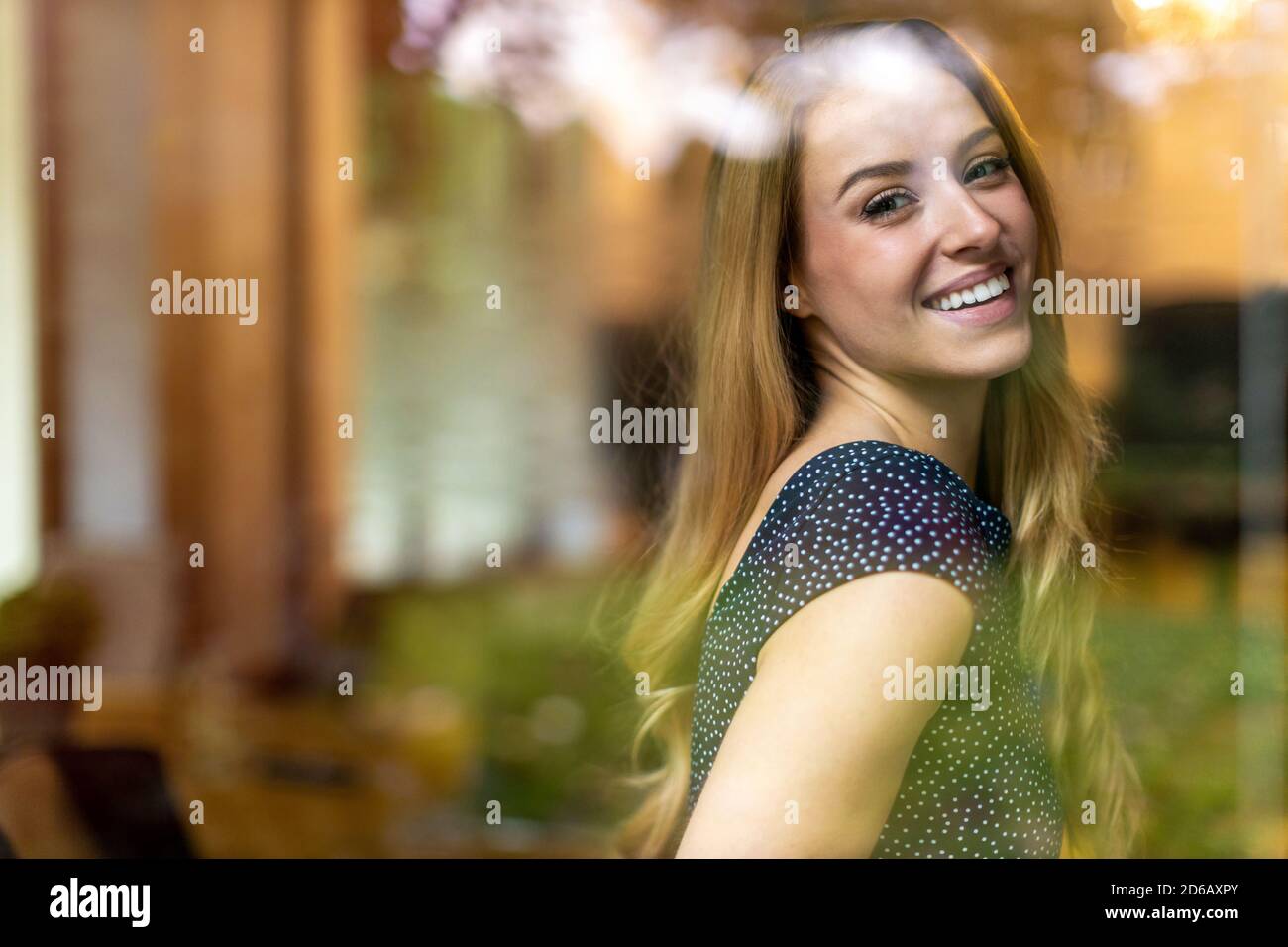 Woman behind glass hi-res stock photography and images - Alamy