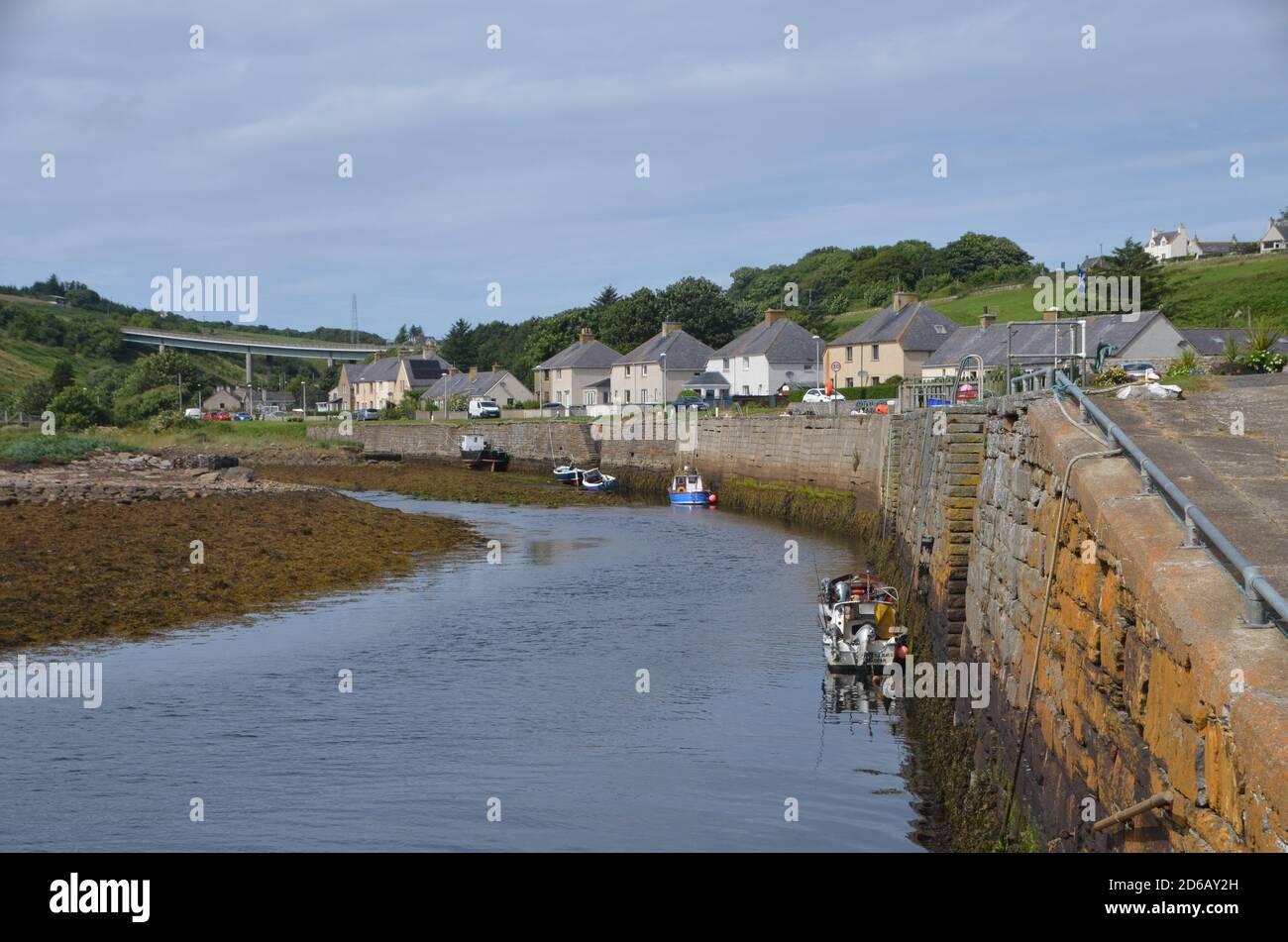 The harbour wall at Dunbeath, Caithness, Great Britain Stock Photo - Alamy