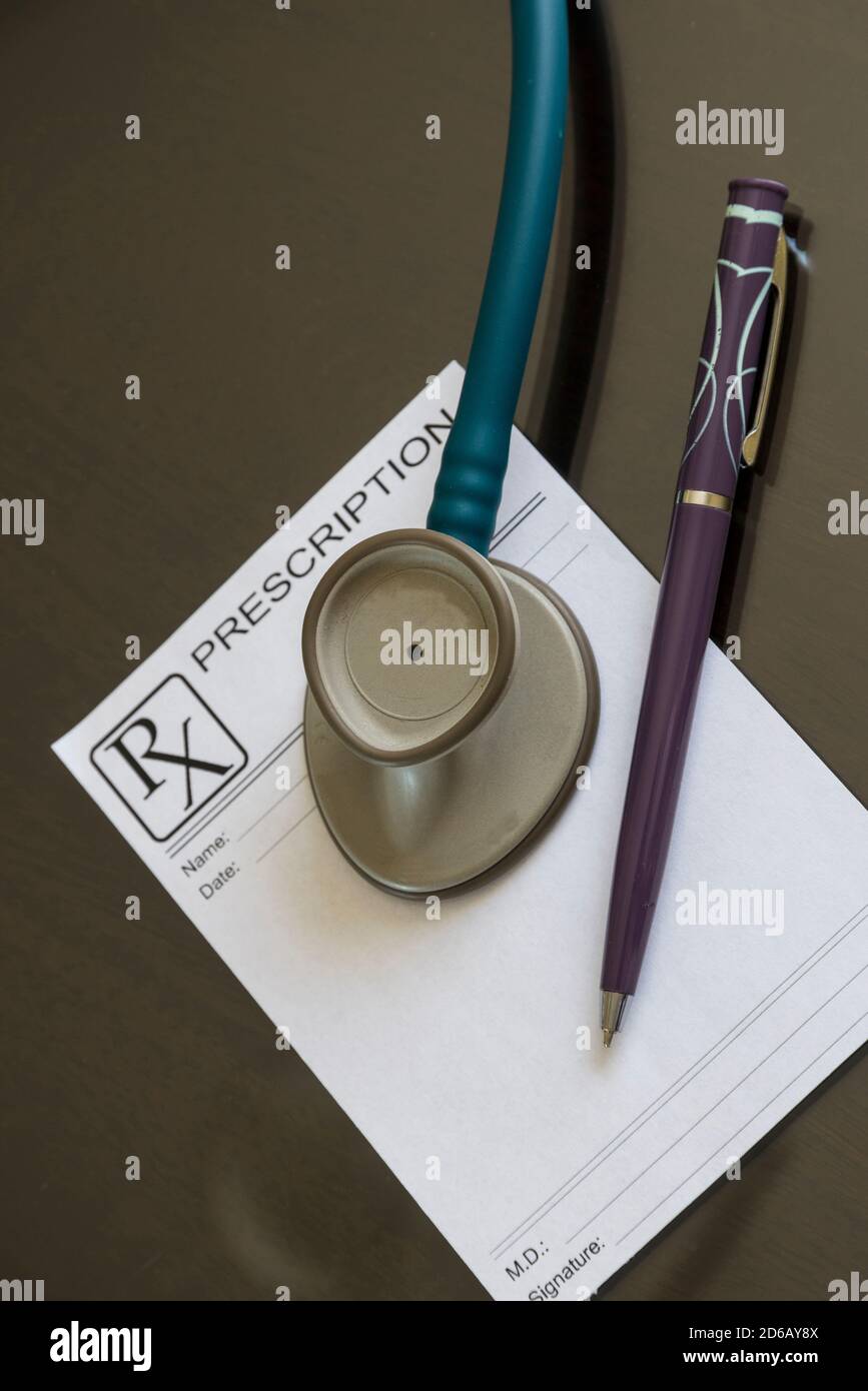 Electrocardiogram and pen hi-res stock photography and images - Alamy