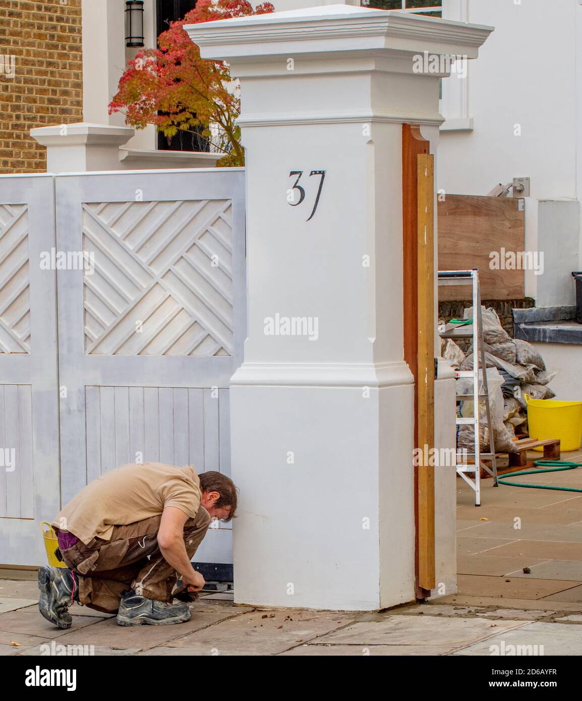 Front gates hi-res stock photography and images - Alamy