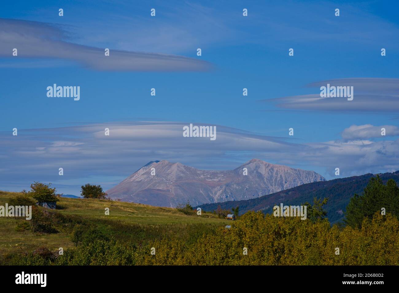 Stratus clouds mountain hi-res stock photography and images - Alamy