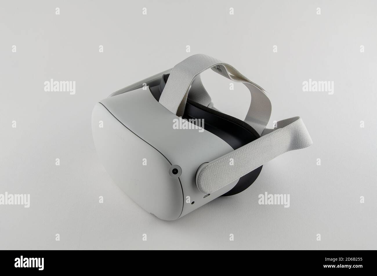 CHESTER, ENGLAND - OCTOBER 15, 2020: Oculus Quest 2 virtual reality ...