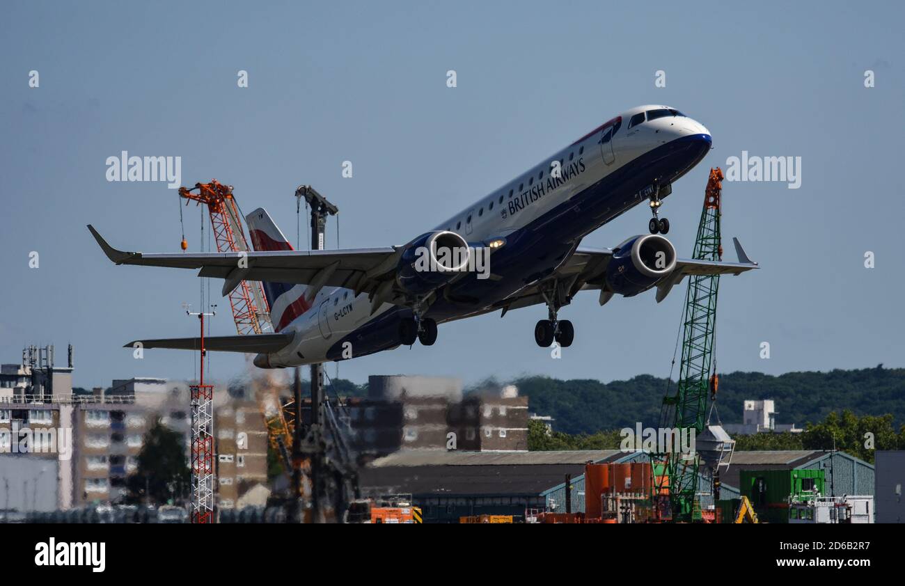 Embraer e175 hi-res stock photography and images - Alamy