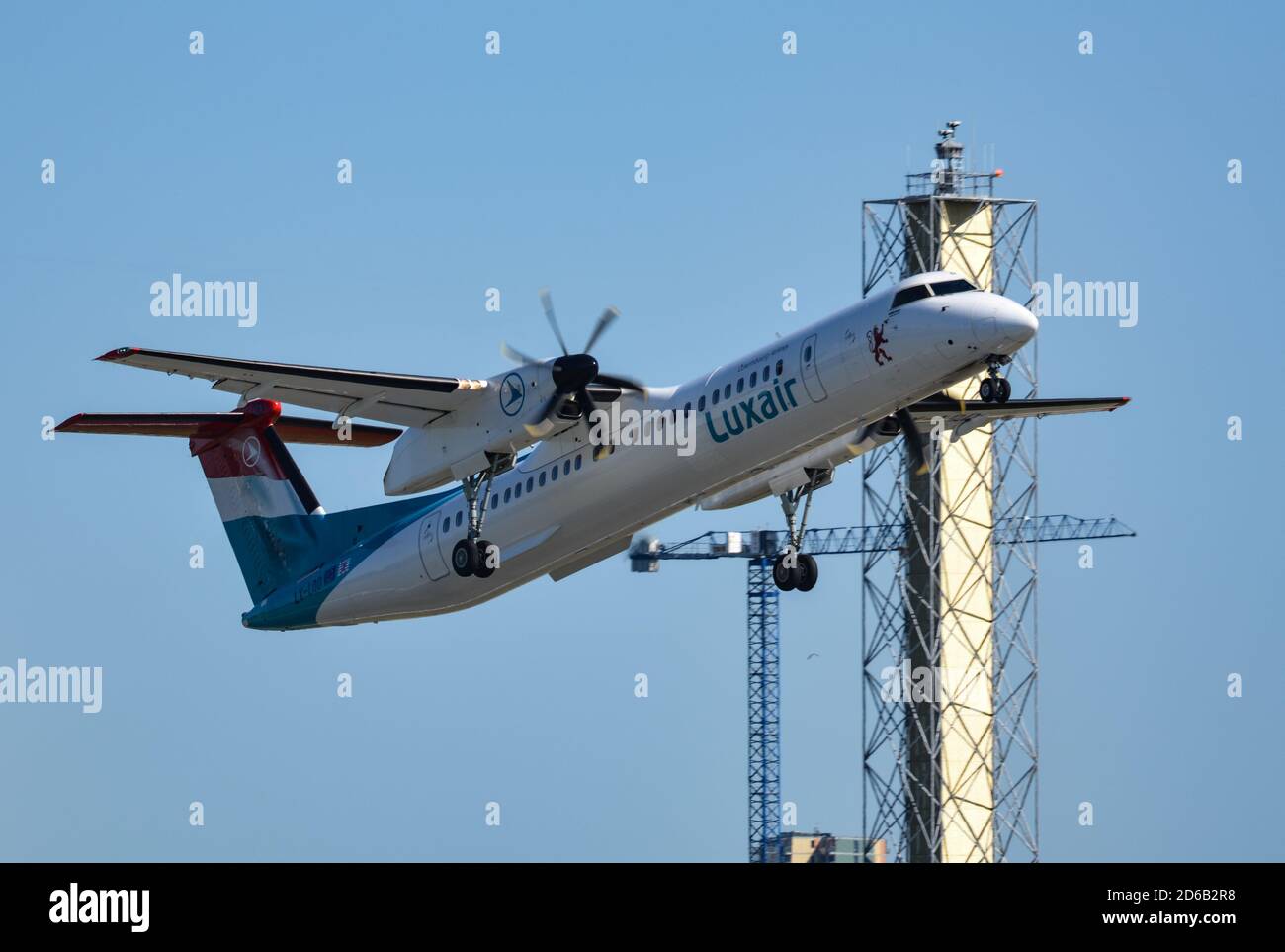 Luxair Dash 8-Q400 Stock Photo - Alamy