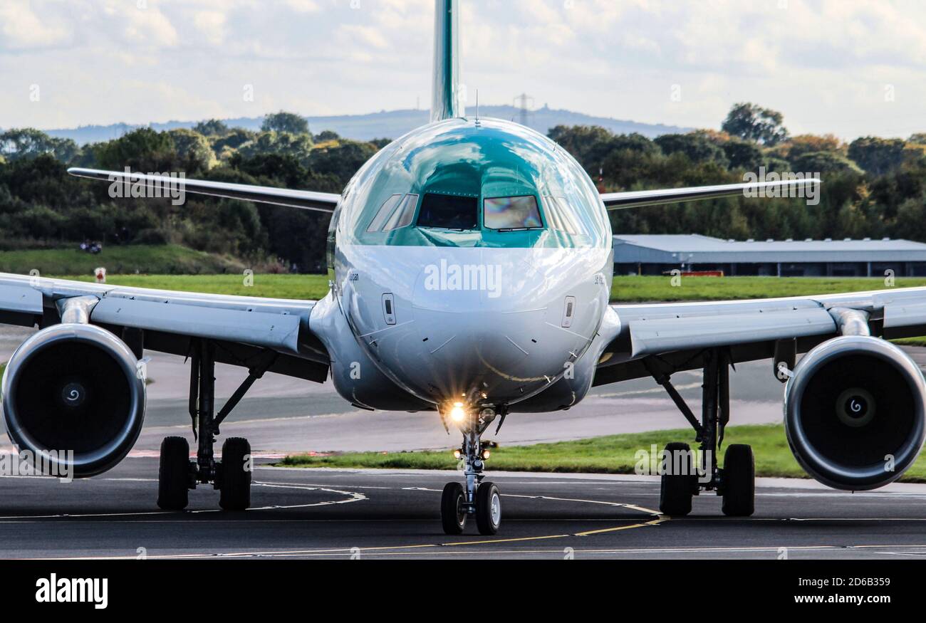 Aer Lingus A320 Front View Stock Photo - Alamy