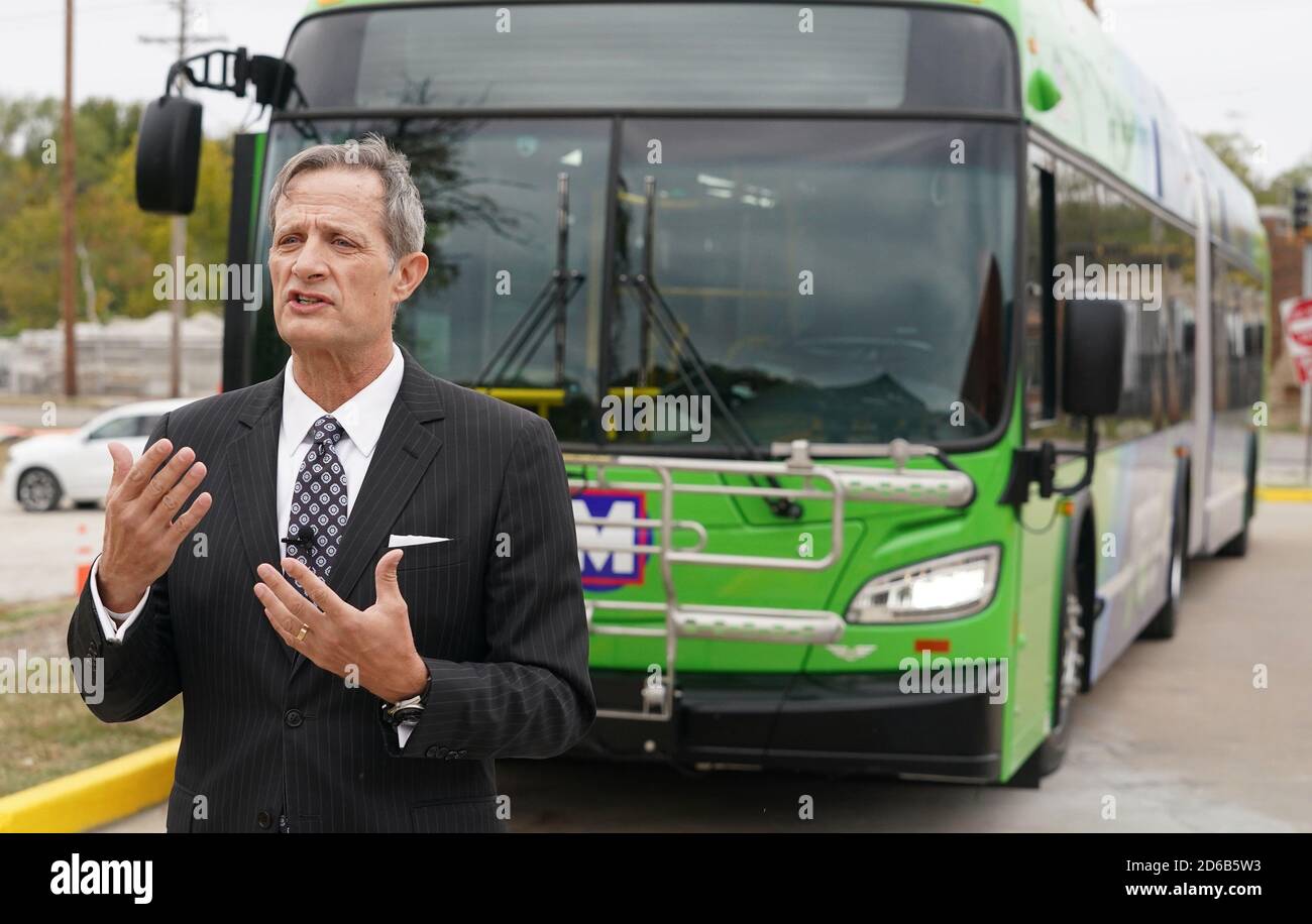Bi articulated buses hi-res stock photography and images - Alamy
