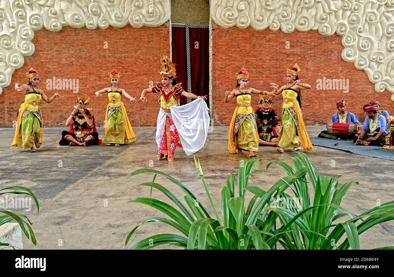 Tari Bali Dance, Bali Culture, Garuda Wisnu Kencana, Bali, Indonesia ...