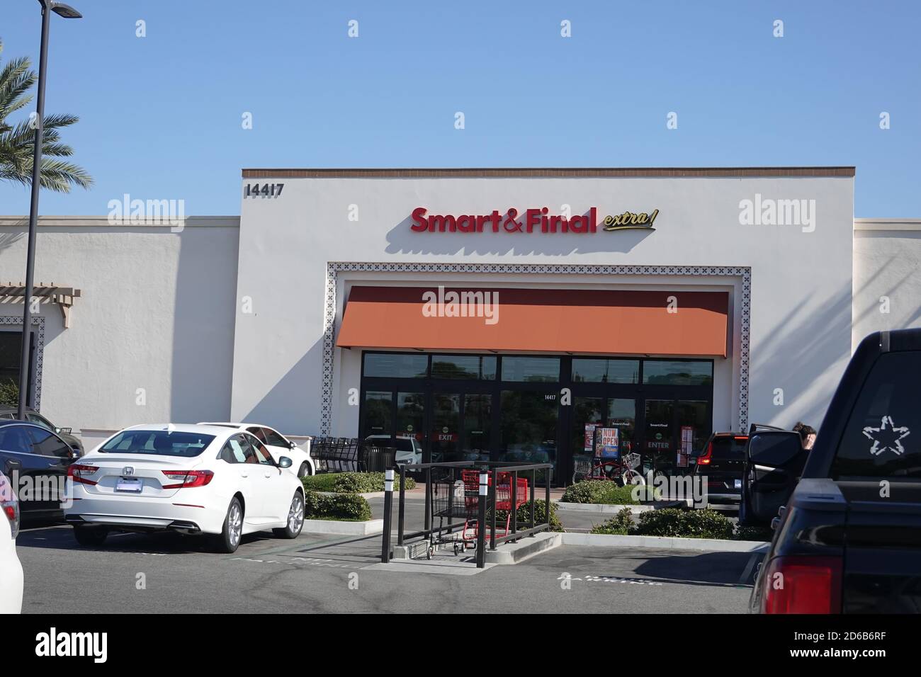 Smart and final grocery storefront Exterior in Southern California USA ...
