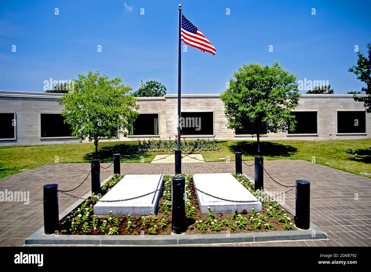 President Harry Truman gravesite in Independence, Missouri Stock Photo ...