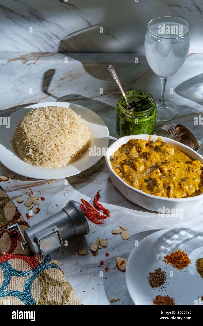 Indian creamy hyderabadi chicken curry almonds hi-res stock photography ...