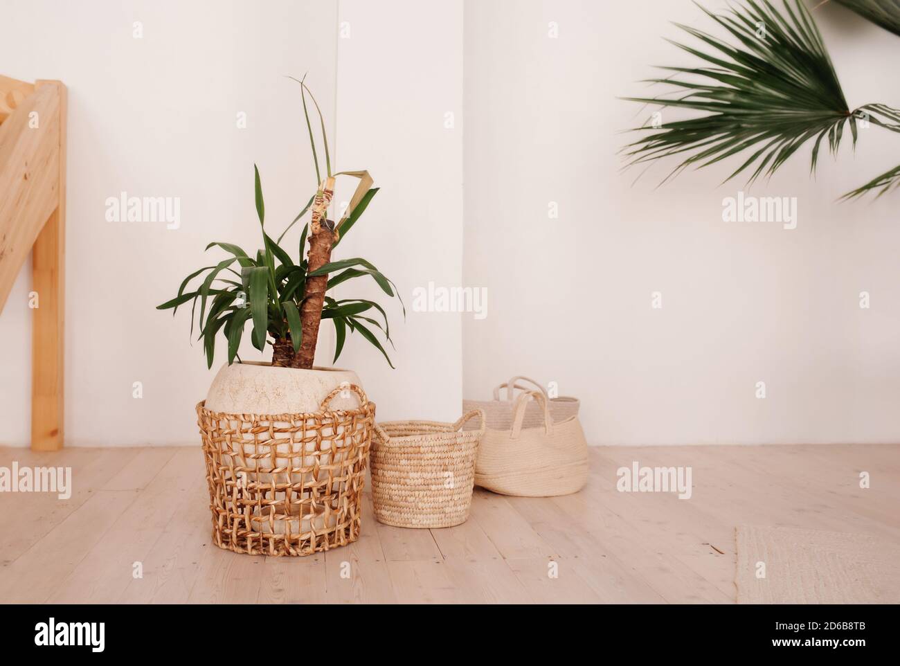 Empty baskets hi-res stock photography and images - Alamy
