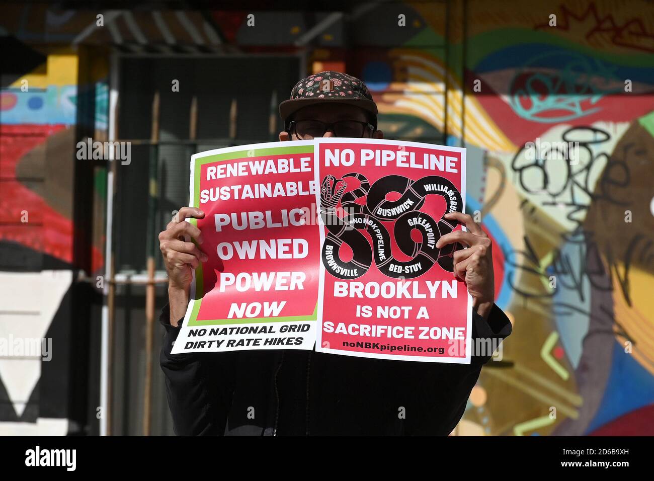Stop build new york hi-res stock photography and images - Alamy