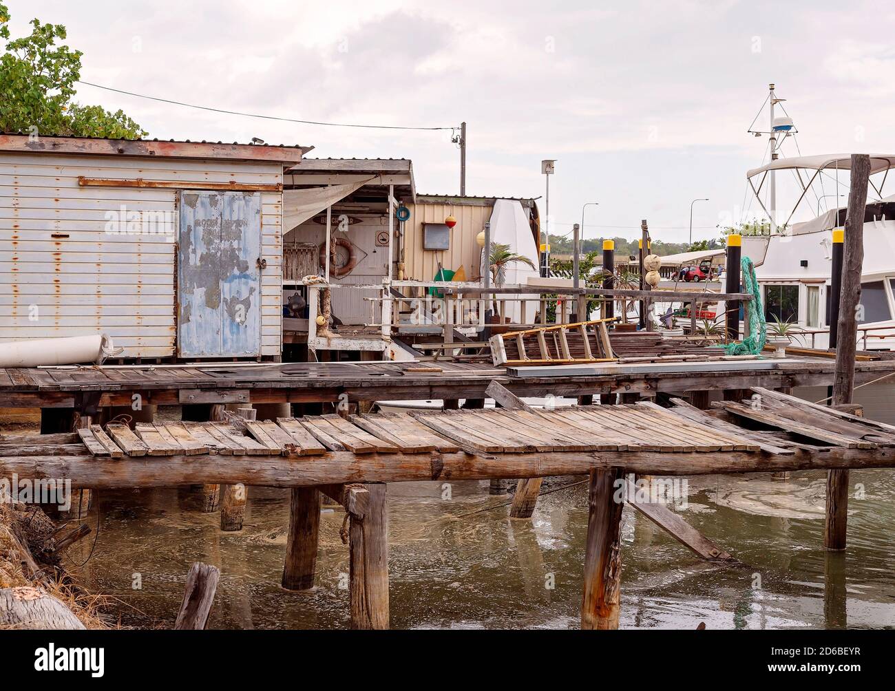 Broken wharf history hi-res stock photography and images - Alamy