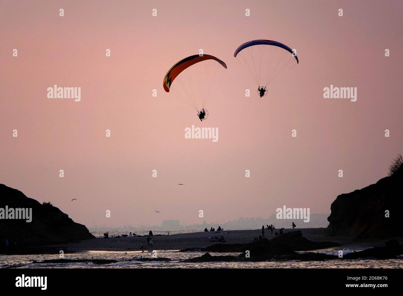 Laguna Beach, California, USA. 15th Oct, 2020. Paragliders soar along ...