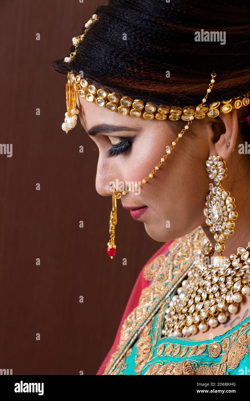 Indian model wearing traditional Maharashtrian bridal green sari and ...